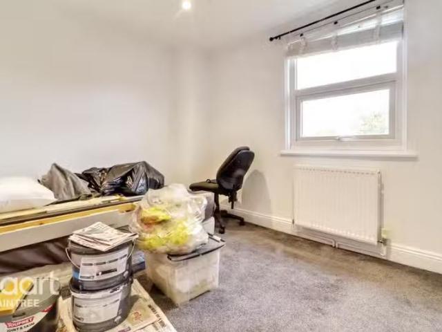 Cheap 1 BA 3 bedroom semi detached house for rent in Hedingham.