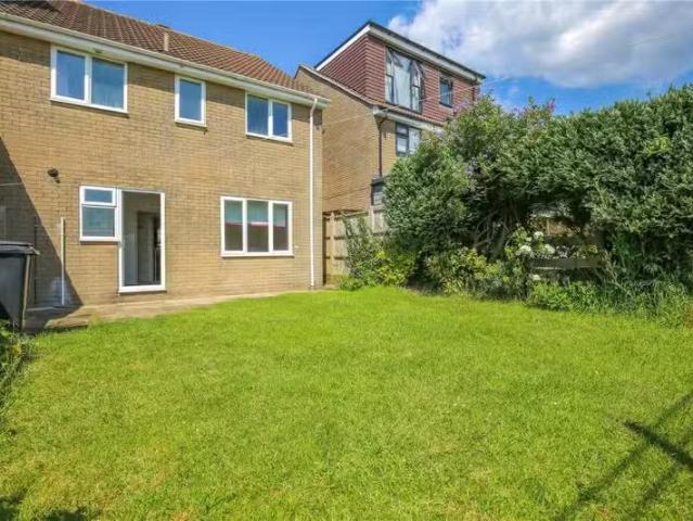 Charming 1 BA 3 bedroom semi detached house for rent in Henlea.