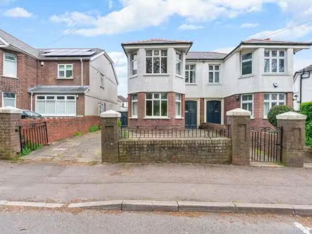 Deal! 1 BA 3 bedroom semi detached house for rent in Insole Gr.