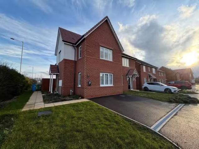Unique 1 BA 3 bedroom semi detached house for rent in Paley Cl.
