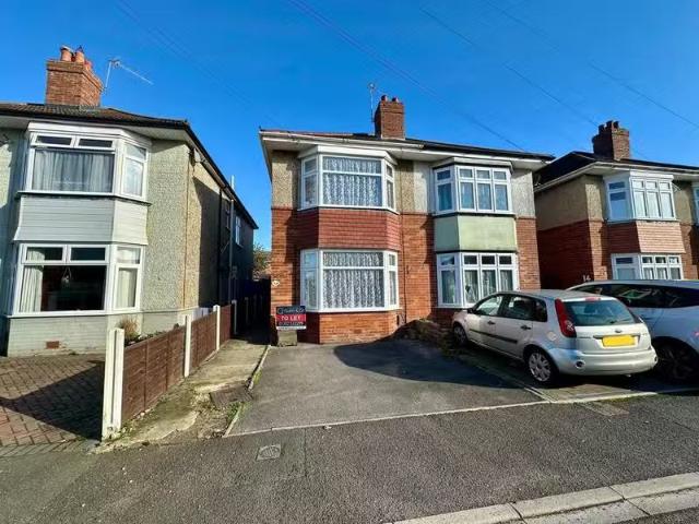 Cozy 1 BA 3 bedroom semi detached house for rent in Rosebud Av.