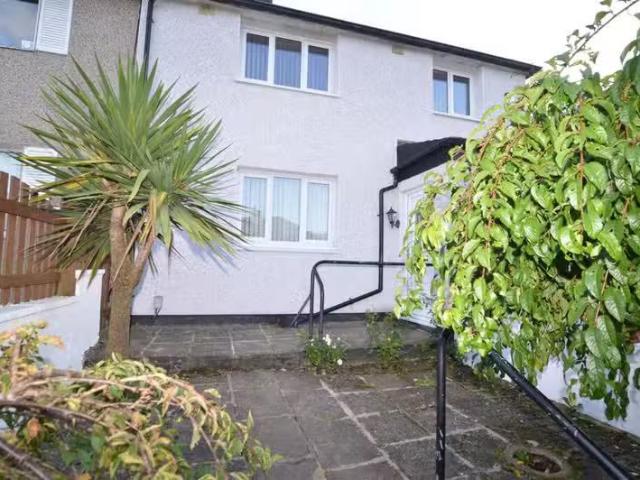 Charming 1 BA 3 bedroom semi detached house for rent in Stoneg.