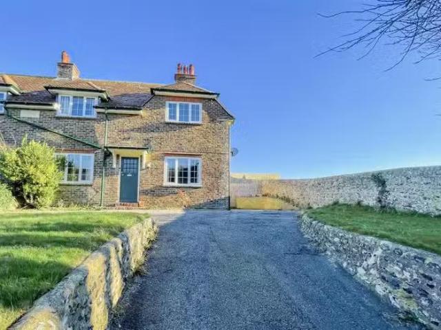 Charming 1 BA 3 bedroom semi detached house for rent in The Fr.
