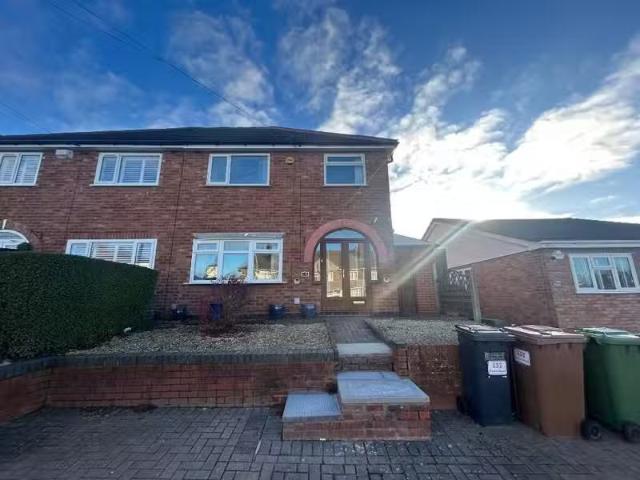 Rental! 1 BA 3 bedroom semi detached house for rent in Victor.