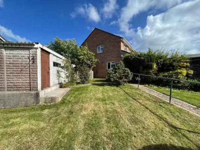 Charming 1 BA 3 bedroom semi detached house for rent in Westle.