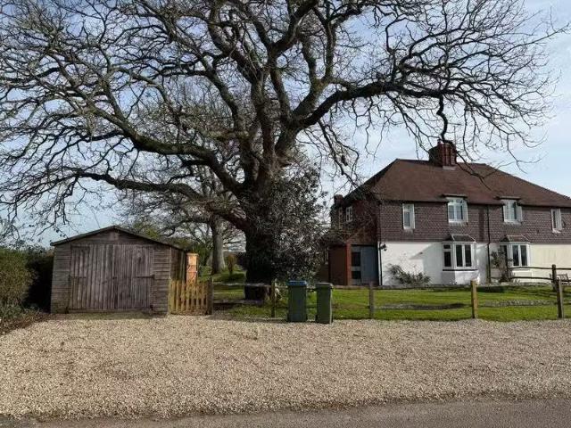 Charming 1 BA 3 bedroom semi detached house for rent in Wineha.