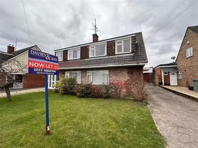 Nice 1 BA 3 bedroom semi detached house for rent in 25 Court F.