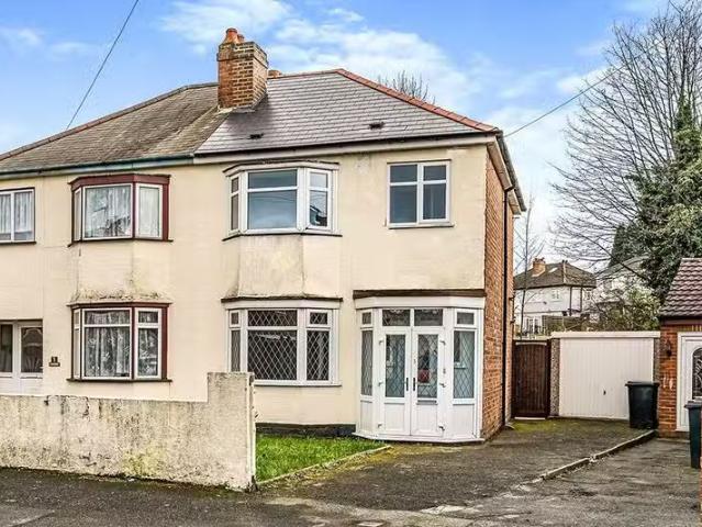 New 1 BA 3 bedroom Semi Detached House to rent, Brooklyn Grove.