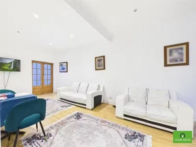 New 1 BA 3 bedroom Semi Detached House to rent, Kyme Road, Hor.
