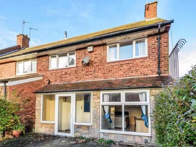 Cozy 1 BA 4 bedroom terraced house for rent in Broadfield Walk.