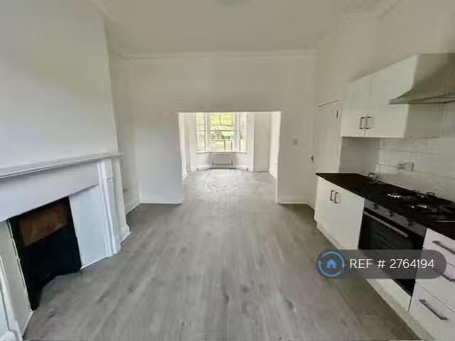 Deal! 1 BA 4 bedroom terraced house for rent in Skipton Road.