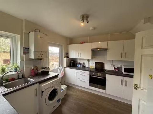 New 1 BA 4 bedroom terraced house for rent in Station Road, Br.