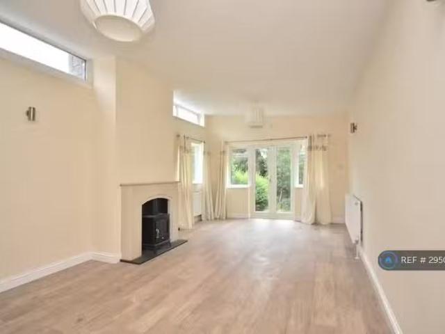 Charming 1 BA 4 bedroom bungalow for rent in Knole Lane, Brist.