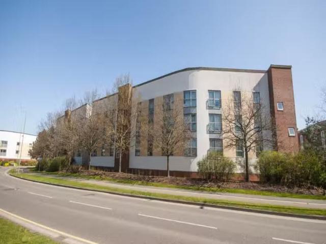 New 1 BA 4 bedroom flat for rent in Aviation Avenue, Hatfield.