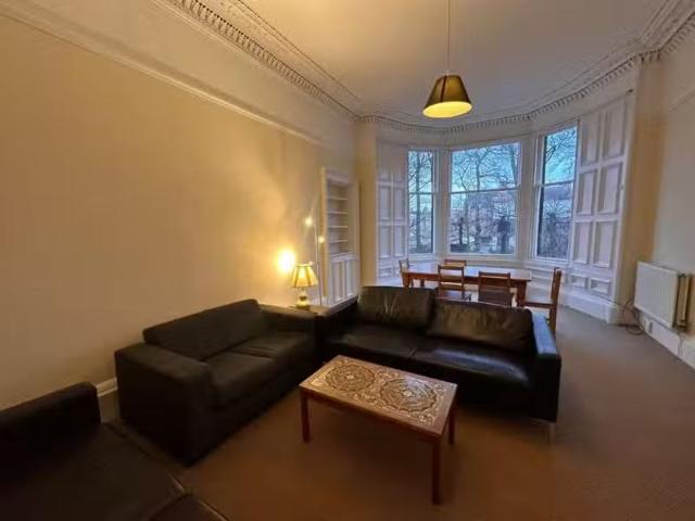 Cozy 1 BA 4 bedroom flat for rent in 1f1 WARRENDER PARK ROAD.