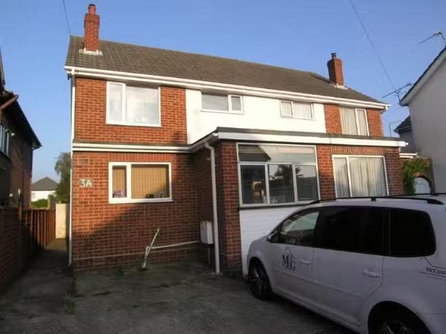Just in! 1 BA 4 bedroom house for rent in 4 bedroom Semi Detac.