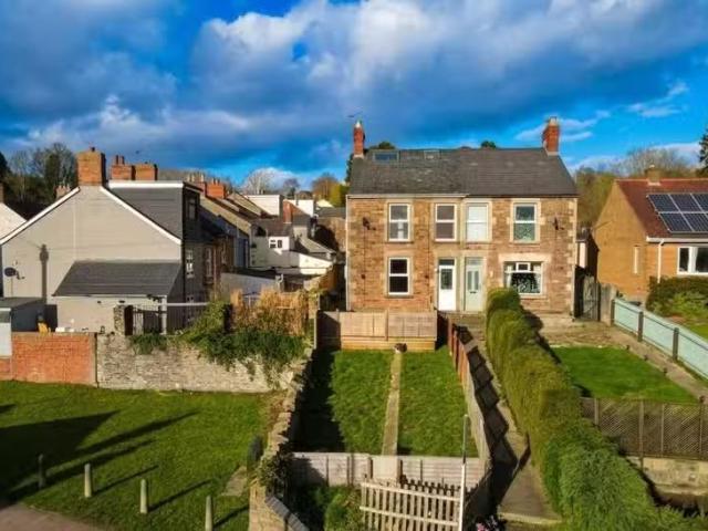 Unique 1 BA 4 bedroom semi detached house for rent in Albert S.