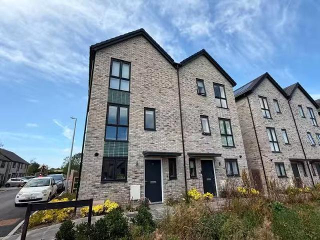 Charming 1 BA 4 bedroom semi detached house for rent in Bennet.