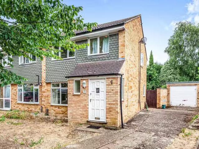 Charming 1 BA 4 bedroom Semi Detached House to rent, Moore Gro.