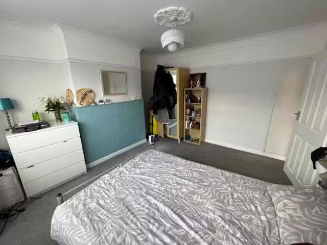 Cozy 1 BA 5 bedroom terraced house for rent in Filton Avenue.