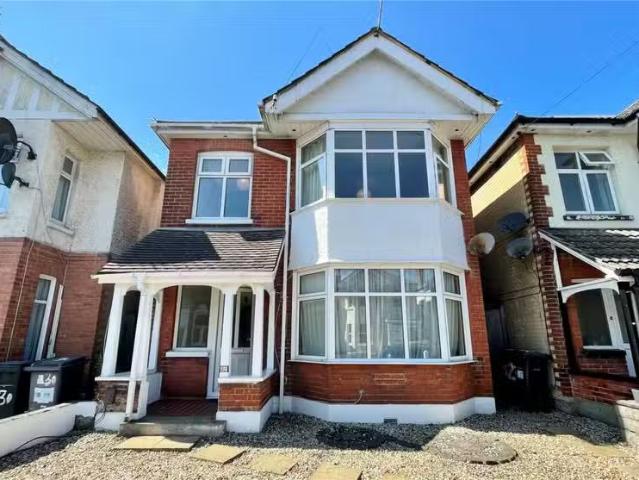 Just in! 1 BA 5 bedroom detached house for rent in Bingham Roa.