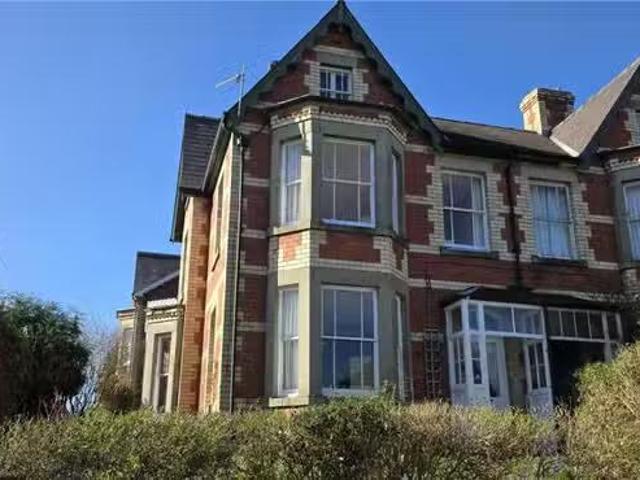 Just in! 1 BA 5 bedroom semi detached house for rent in Ty Coc.
