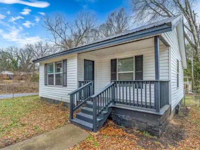 Charming 1 Bed/1 Bath Bungalow on Thomas Street in Anderson, S.