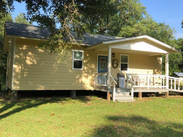 Charming 1 Bed.5 Bath Single Family Home in Pass C
