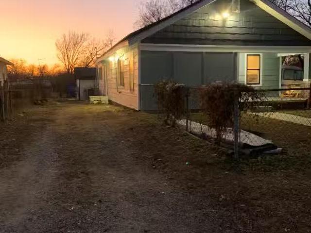 Charming 1 Bed, 1 Bath All Bills Paid Available 2/1 $1200/.