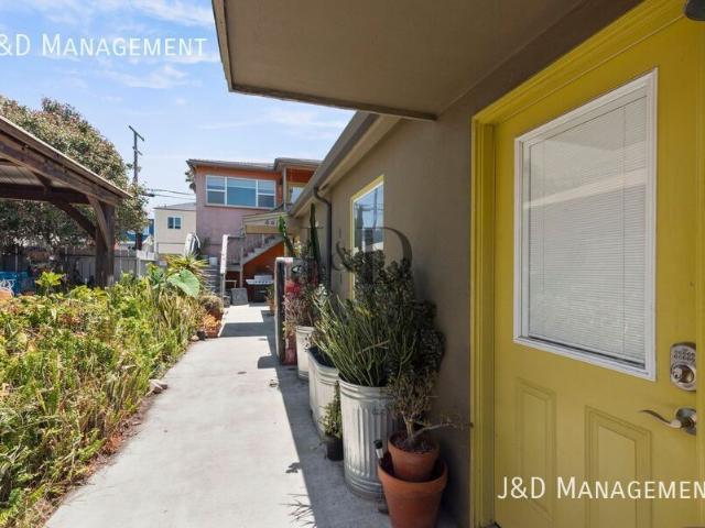 Charming 1 Bed / 1 Bath in Prime University Heights Location Utilities Included!
