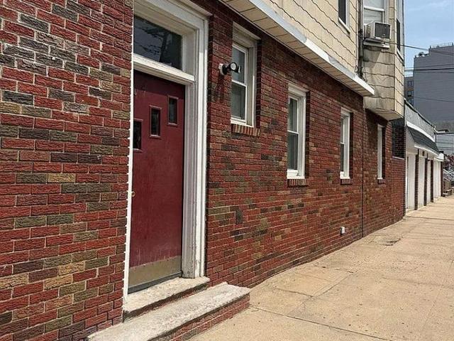 Charming 1 Bed 1 Bath Room in BayonneNJ_Available