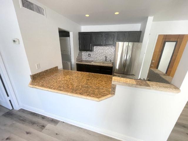 Charming 1 Bed Townhouse in Scottsdale! Rent: $_Av