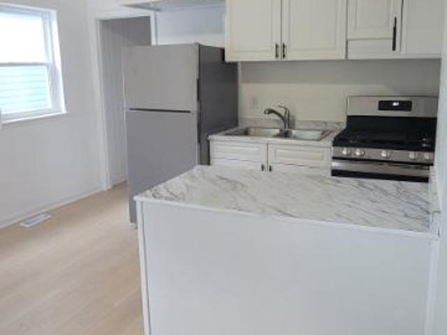 Charming 1 Bed Townhouseminutes from Five Points a