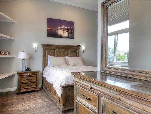 Charming 1 Bed Condo in Newport | Available 01 | $