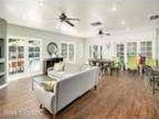 Charming 1 Bedroom 1 Bathroom Available Today