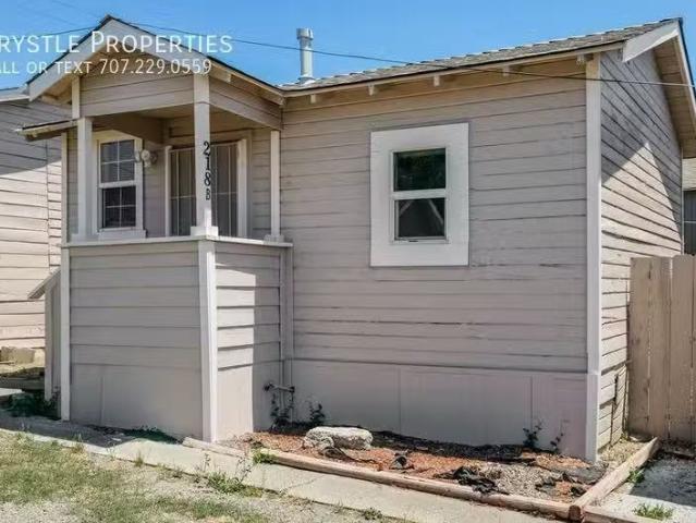 Charming 1 Bedroom Cottage w/ Dedicated Parking Spot 218 Idor.