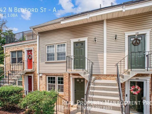 Charming 1 Bedroom Condo with Private Patio in Prime Arlington Location