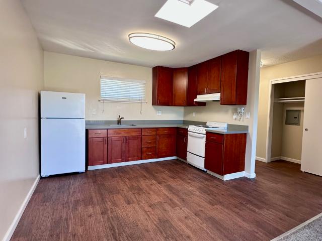 Charming 1 Bedroom Apartment at 19 Merrydale #16