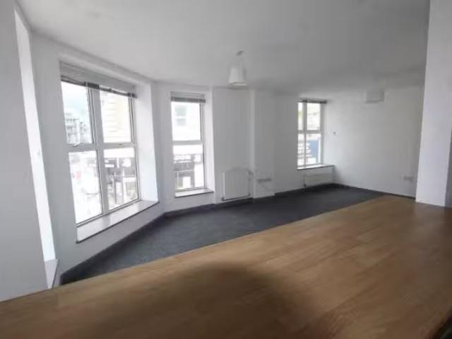Charming 1 bedroom apartment for rent in Station Parade Eastbo.