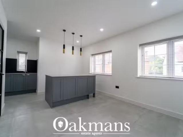 Charming 1 bedroom apartment for rent in School Road, Shirley.