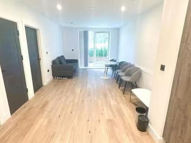 Deal! 1 bedroom apartment for rent in Snow Hill Wharf, Shadwel.