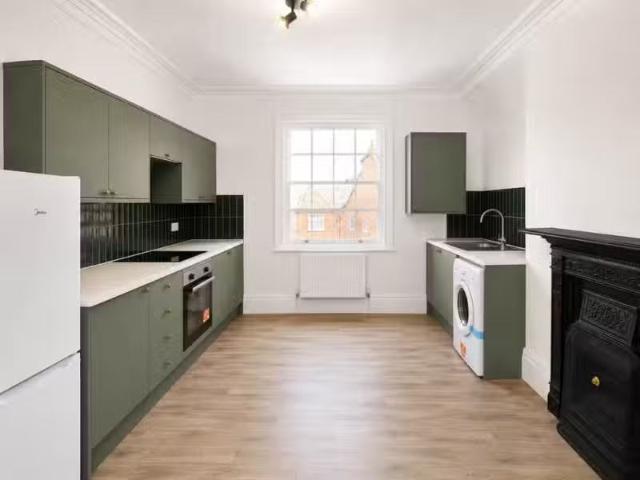 Charming 1 bedroom apartment for rent in South Street, Eastbou.