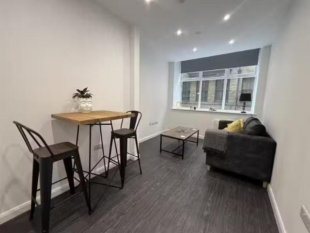 Cheap 1 bedroom apartment for rent in Spectrum House, East Par.