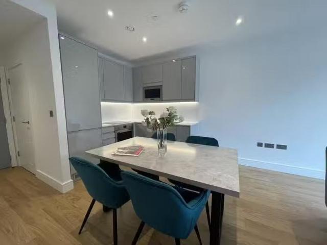 Nice 1 bedroom apartment for rent in West Timber Yard, 146 Hur.