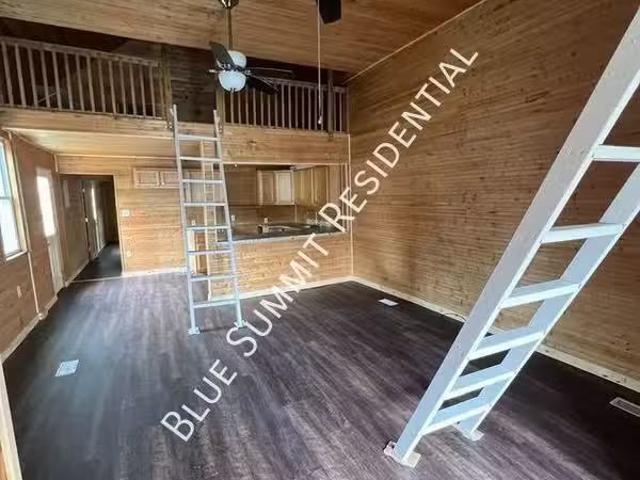 Charming 1 Bedroom Apartment with Cabin Feel 122 W Summit St