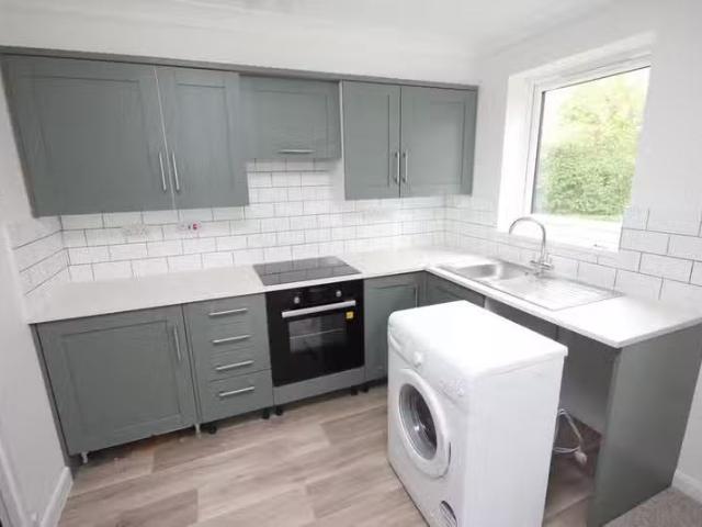 Cheap 1 bedroom ground floor flat for rent in Wellington Road.