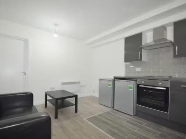 Charming 1 bedroom flat for rent in Clive Street, Cardiff, CF11