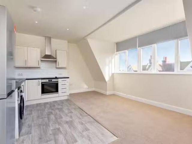 Charming 1 bedroom flat for rent in Grove Road, Eastbourne, Ea.
