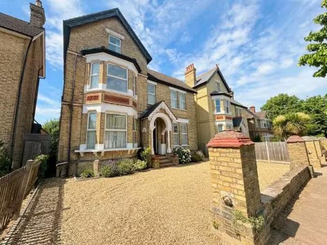 Charming 1 bedroom flat for rent in Hayne Road, Beckenham, BR3