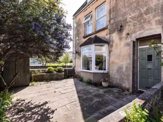 Charming 1 bedroom flat for rent in Onega Terrace, Bath, BA1